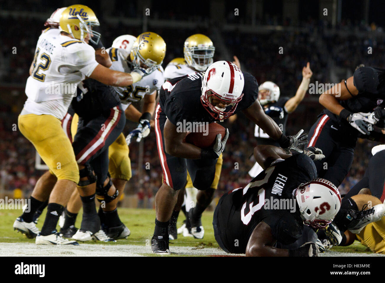 College football running back images hi-res stock photography and ...
