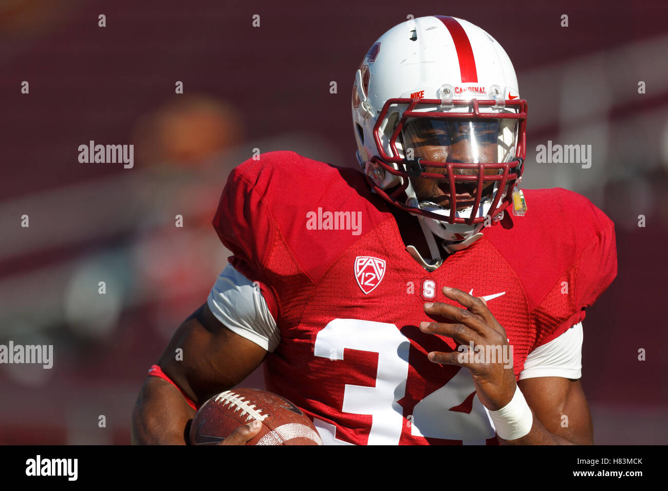 College football running back images hi-res stock photography and ...