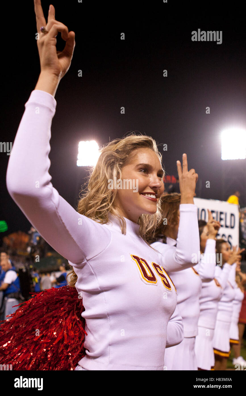 College football players cheerleaders hi-res stock photography and ...
