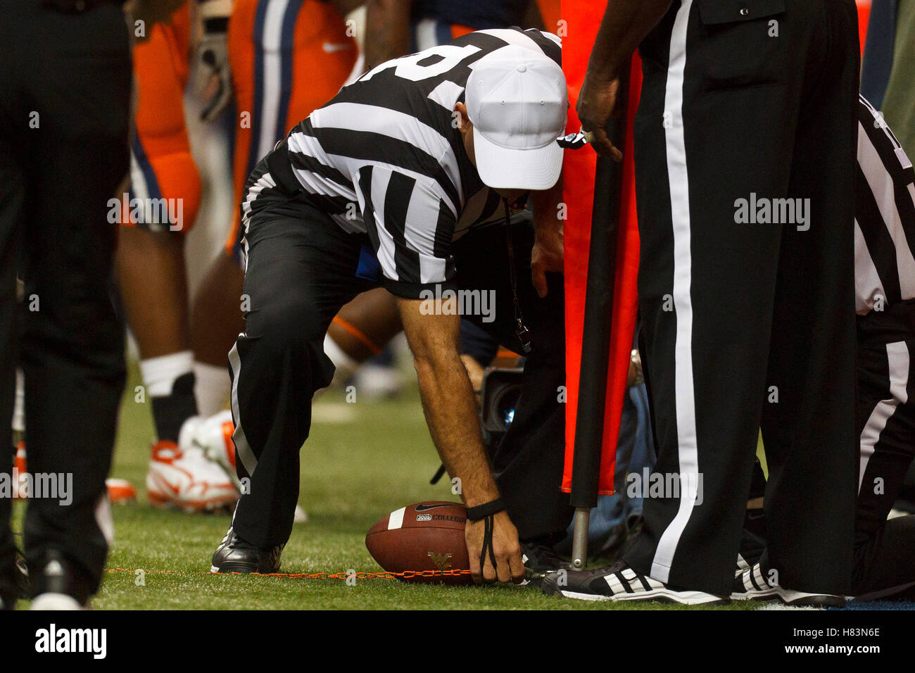 Football first down referee hi-res stock photography and images - Alamy
