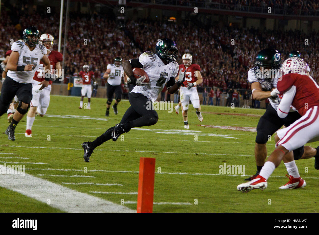 Nov 12, 2011; Stanford CA, USA; Oregon Ducks running back De'Anthony Thomas (6) rushes for a ...