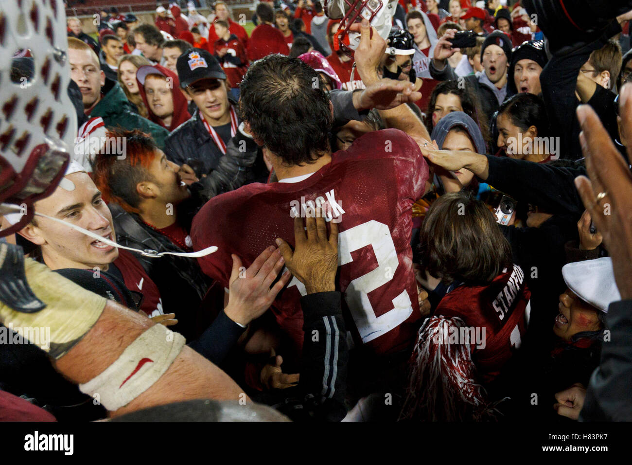 Stanford stadium football fans hi-res stock photography and images - Alamy