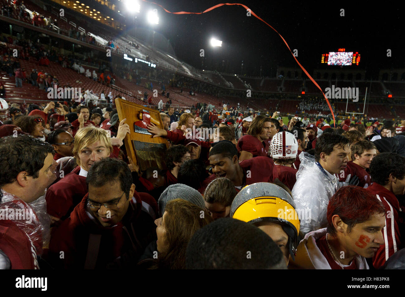 Stanford stadium football fans hi-res stock photography and images - Alamy