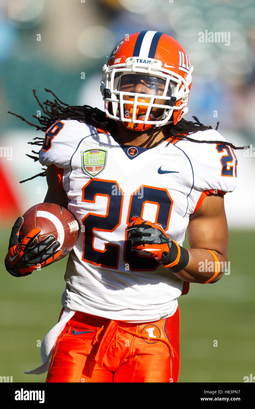Illinois fighting illini football hi-res stock photography and images ...