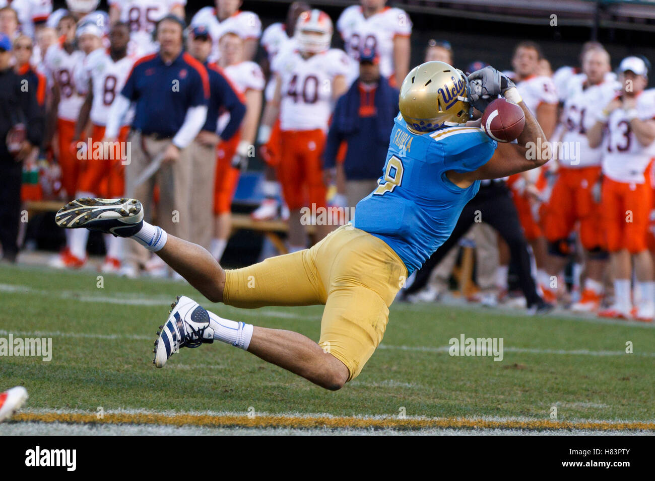 Missed pass hi-res stock photography and images - Alamy