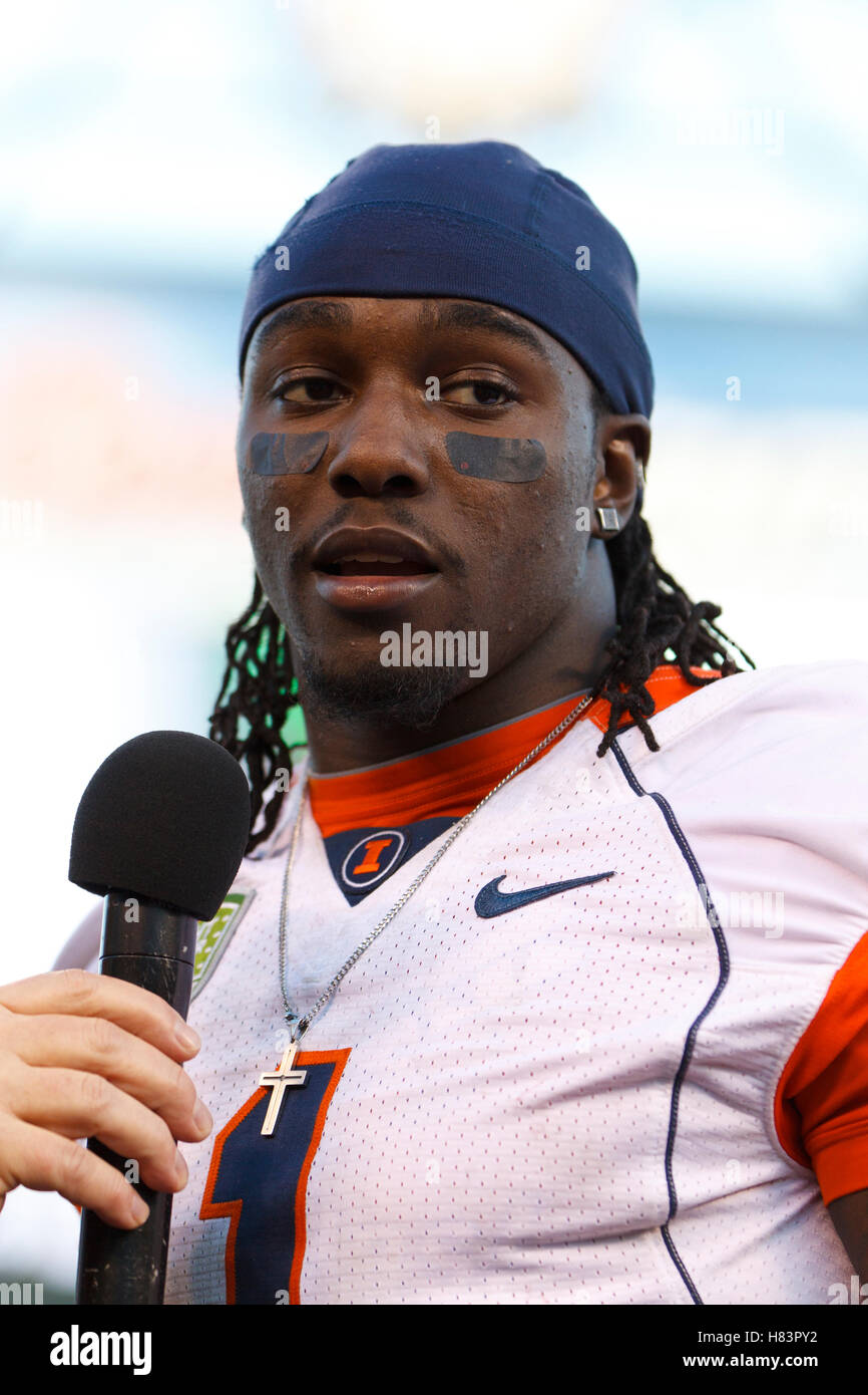 Illinois fighting illini football hi-res stock photography and images ...