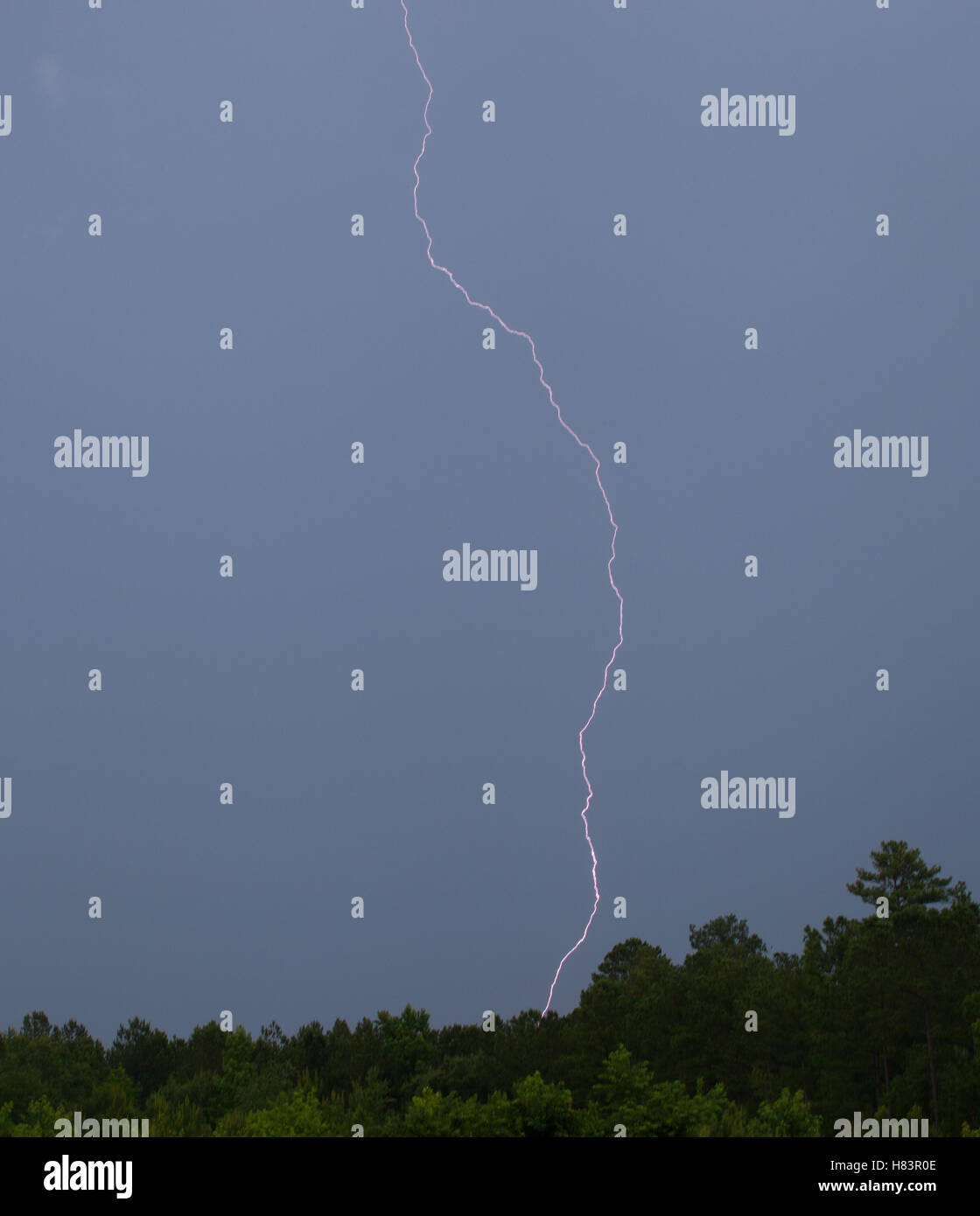 Single lightning bolt hi-res stock photography and images - Alamy