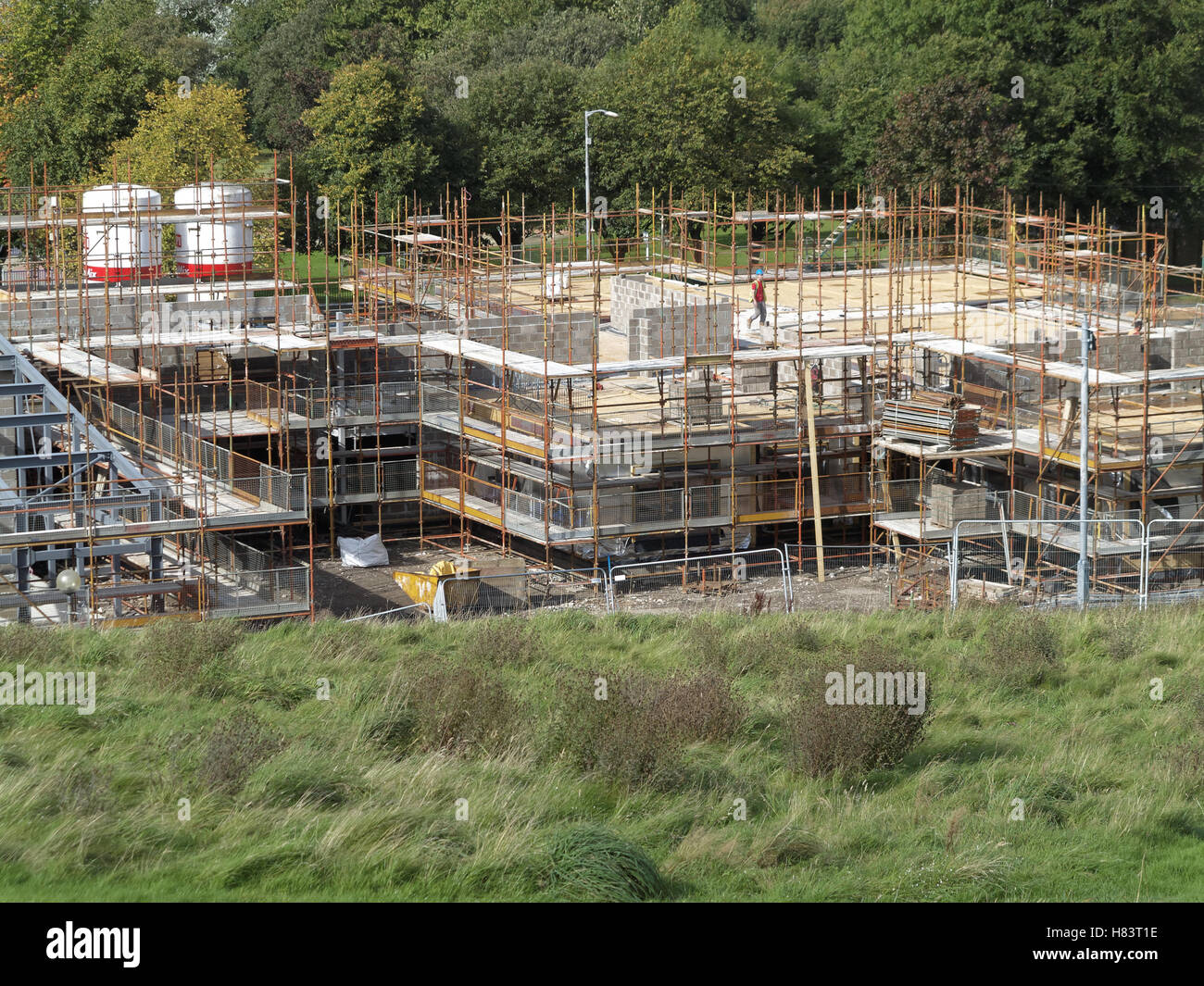 Under building eaves hi-res stock photography and images - Alamy
