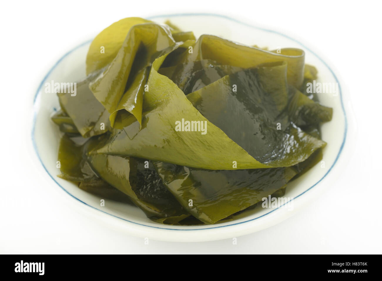 Fresh Seaweed wakame in bowl Stock Photo - Alamy