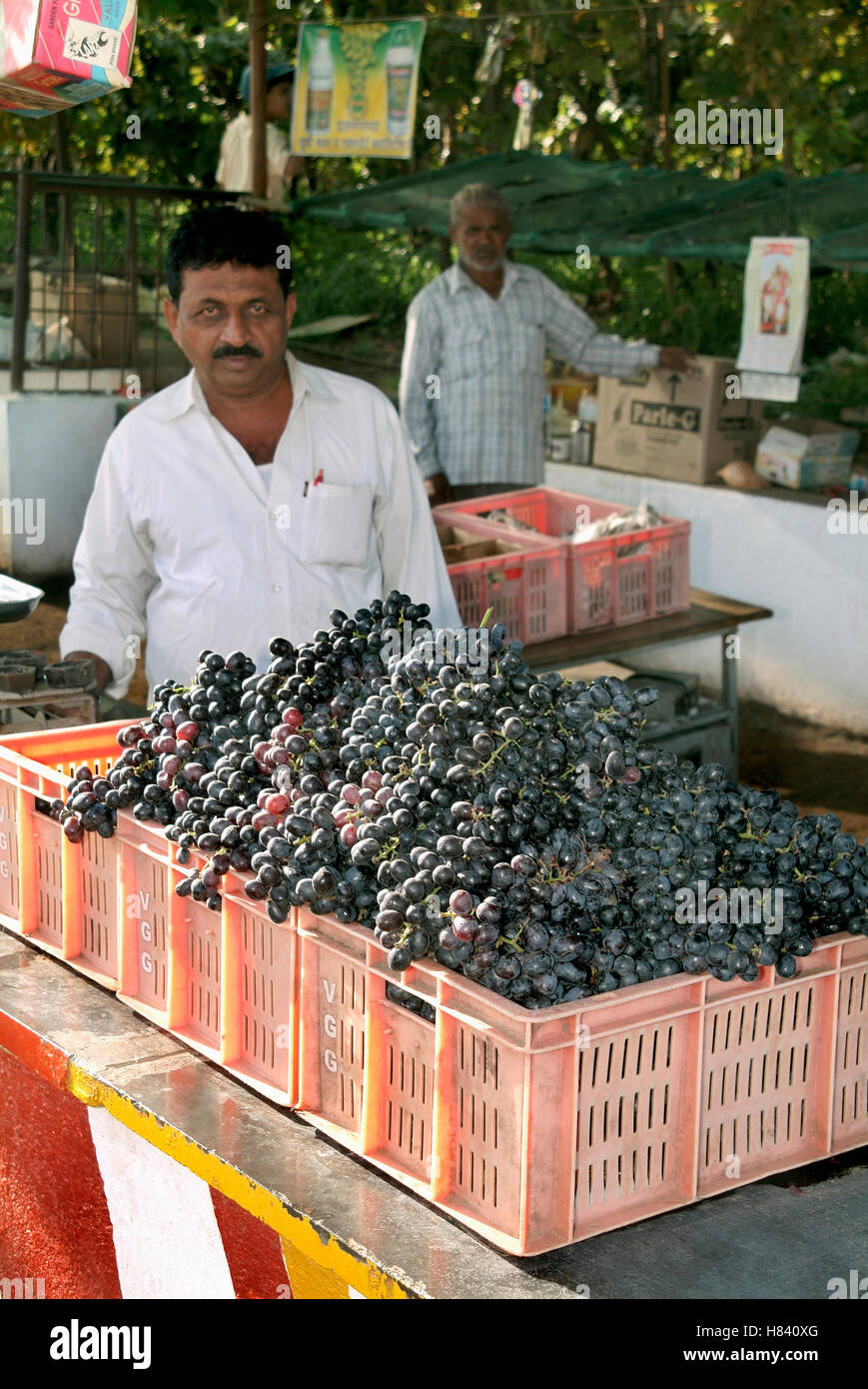 Seller sell hi-res stock photography and images - Alamy