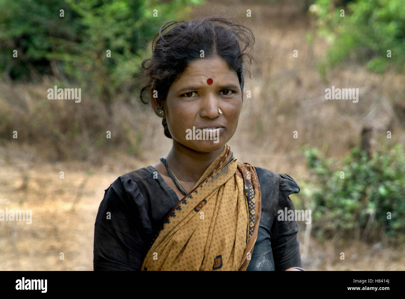 Rural poor woman. Maharashtra, India Stock Photo - Alamy