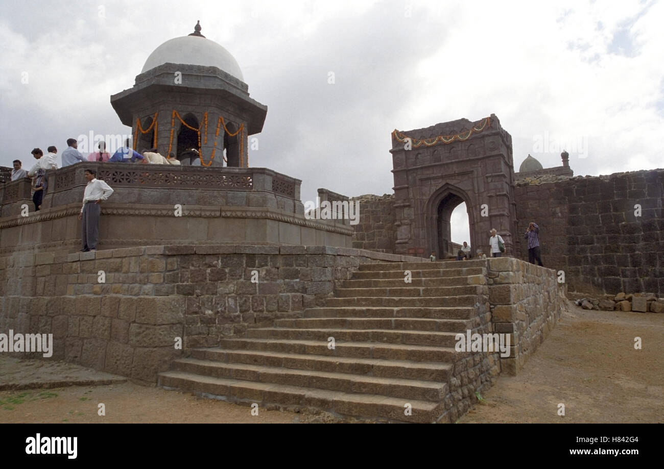 Shivaji’s Samadhi at Raigad fort, Maharashtra, India Stock Photo - Alamy