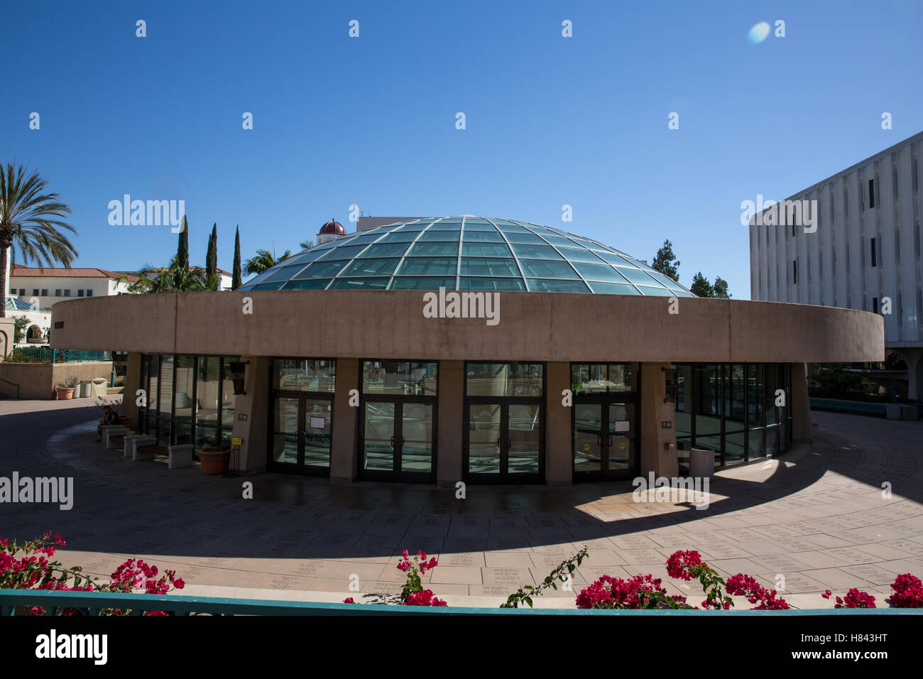A building on the San Diego University Campus Stock Photo - Alamy