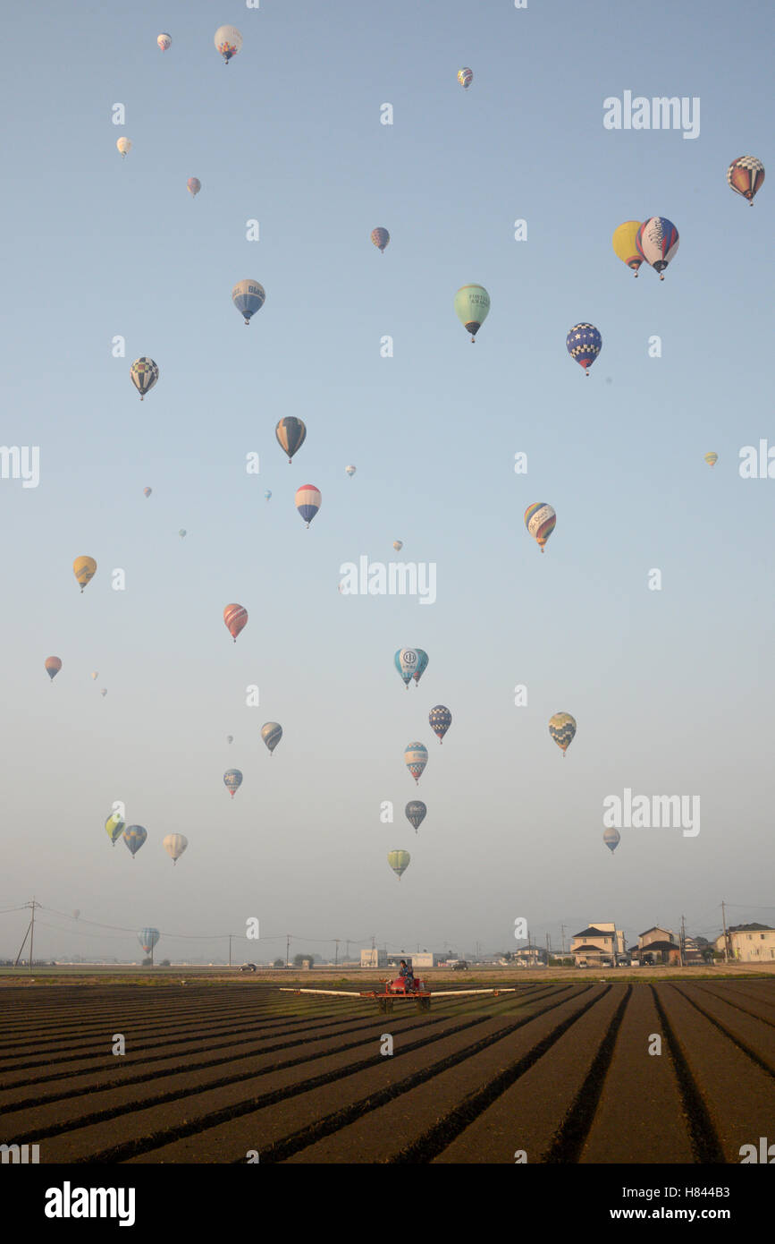 FAI World Hot Air Balloon Championship, Many air balloons in the sky ...