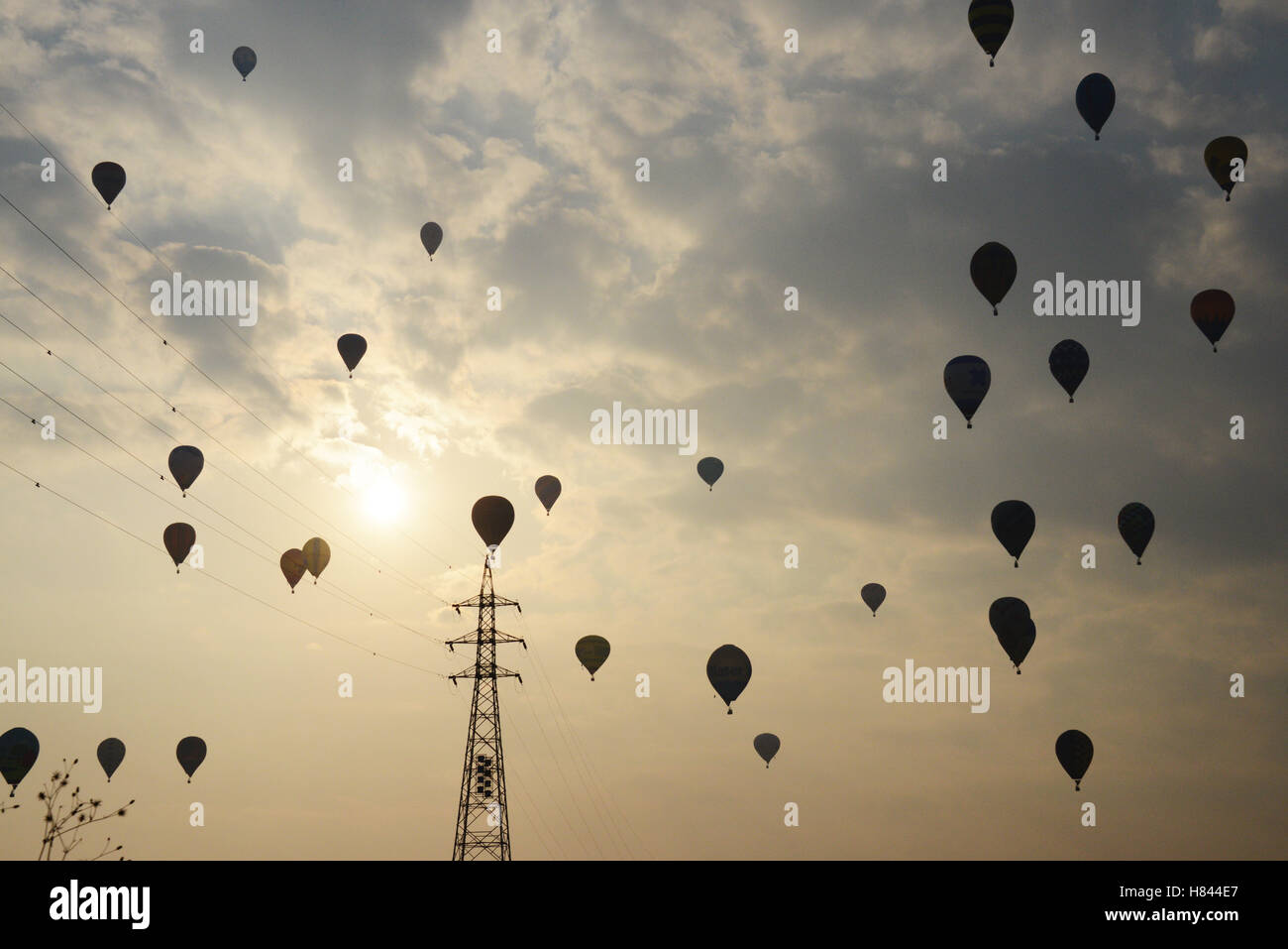 FAI World Hot Air Balloon Championship, Many air balloons in the sky ...