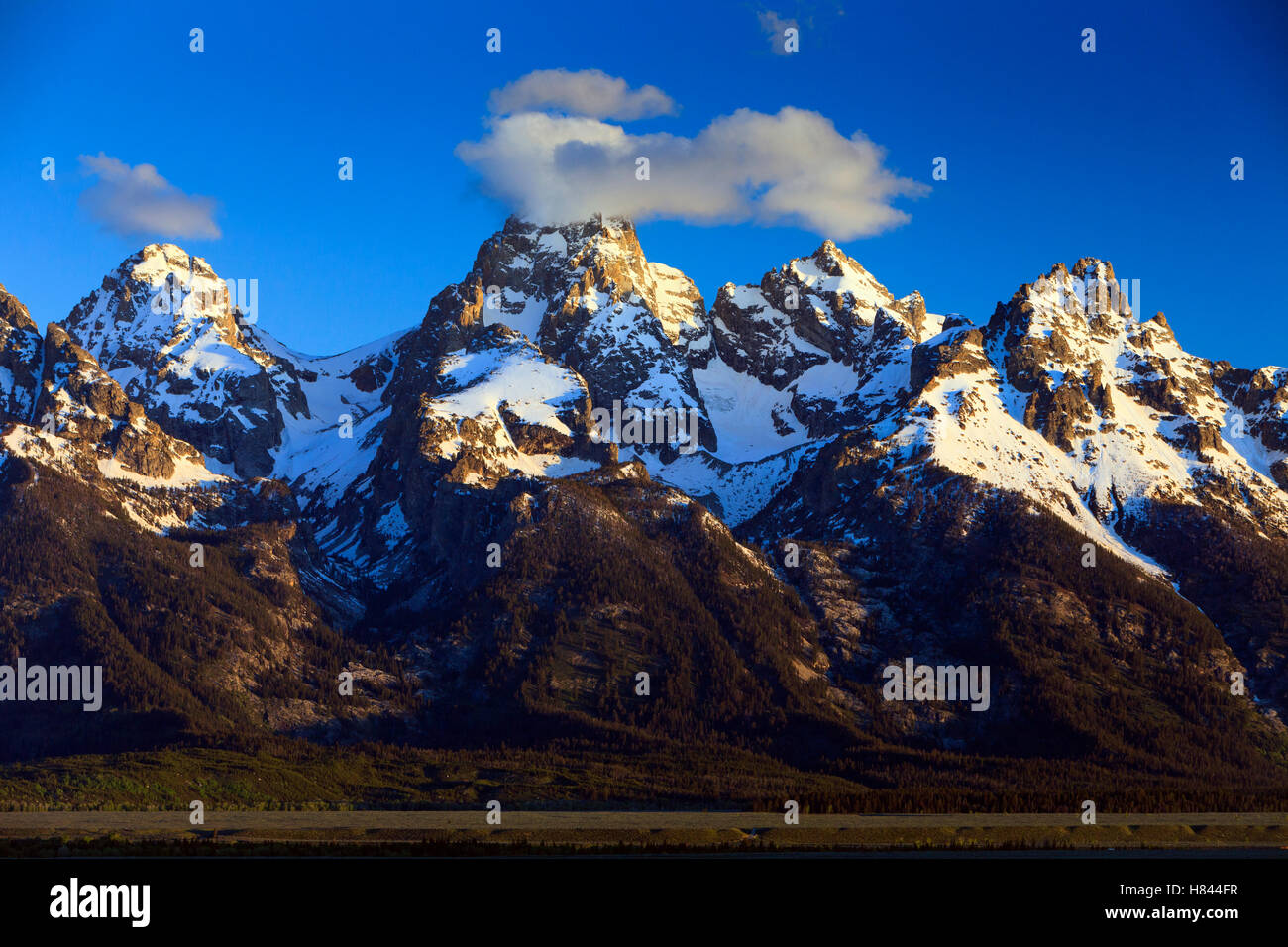 Teton Range seen from Mormon Row, Grand Teton National Park, Wyoming ...
