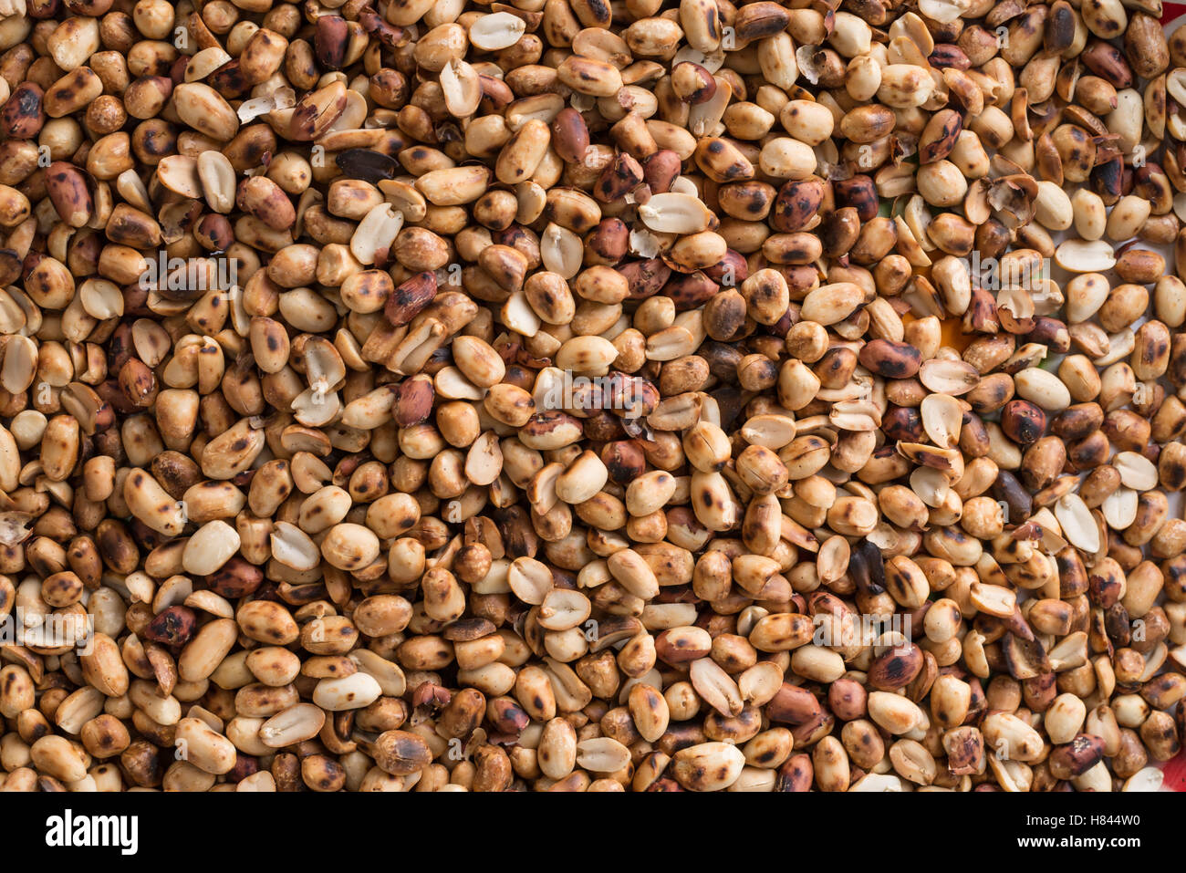 Roasted peanuts background Stock Photo - Alamy