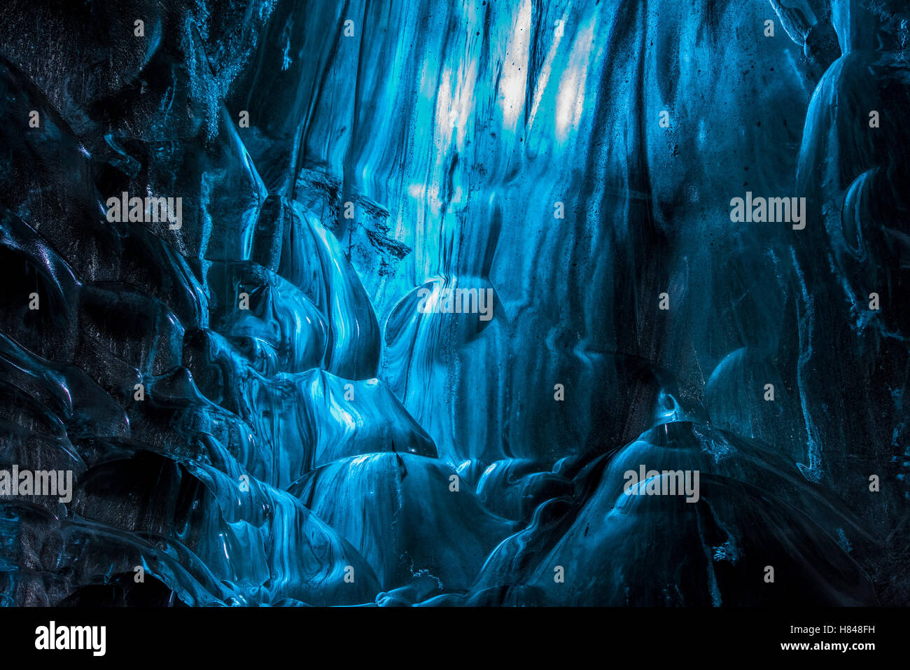 Skaftafell ice caves hi-res stock photography and images - Alamy