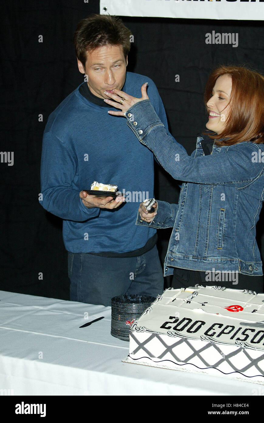 DAVID DUCHOVNY GILL. ANDERSON X-FILES 200TH EPISODE PARTY FOX STUDIOS ...