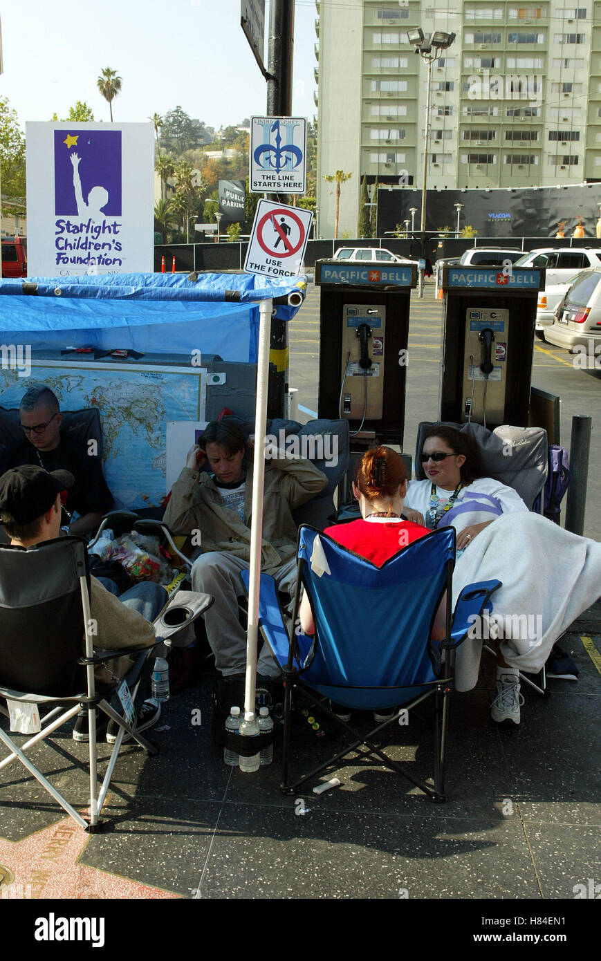 STAR WARS FANS QUEUE AT CINEMA Stock Photo - Alamy