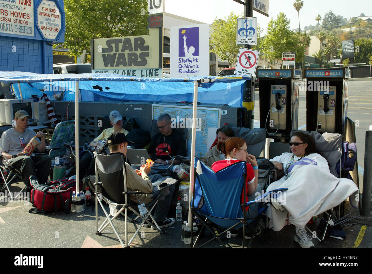 STAR WARS FANS QUEUE AT CINEMA Stock Photo - Alamy