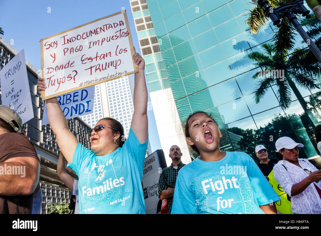 English protest hi-res stock photography and images - Alamy