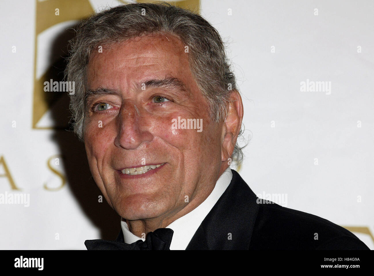 Tony bennett singer music hi-res stock photography and images - Alamy