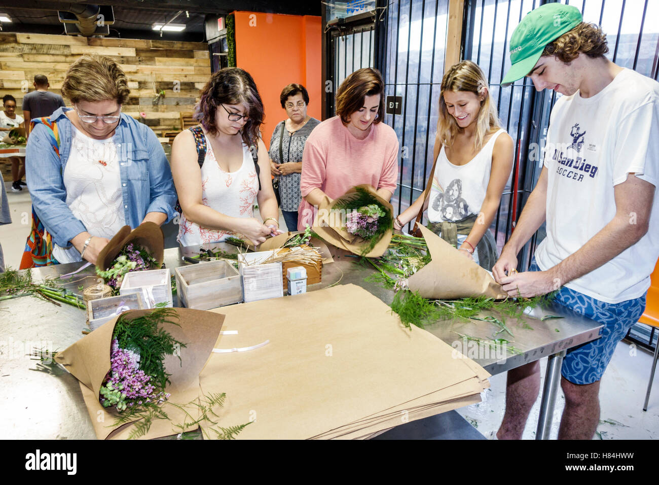 Miami Florida,Flower Market,hand wrapped boquet craft paper class ...
