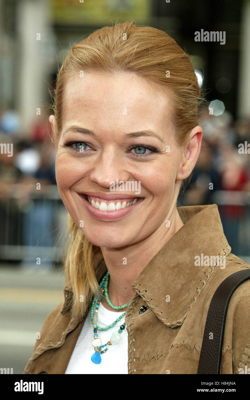 JERI RYAN SCOOBY-DOO WORLD PREMIERE GRAUMAN'S CHINESE THEATRE HOLLYWOOD ...
