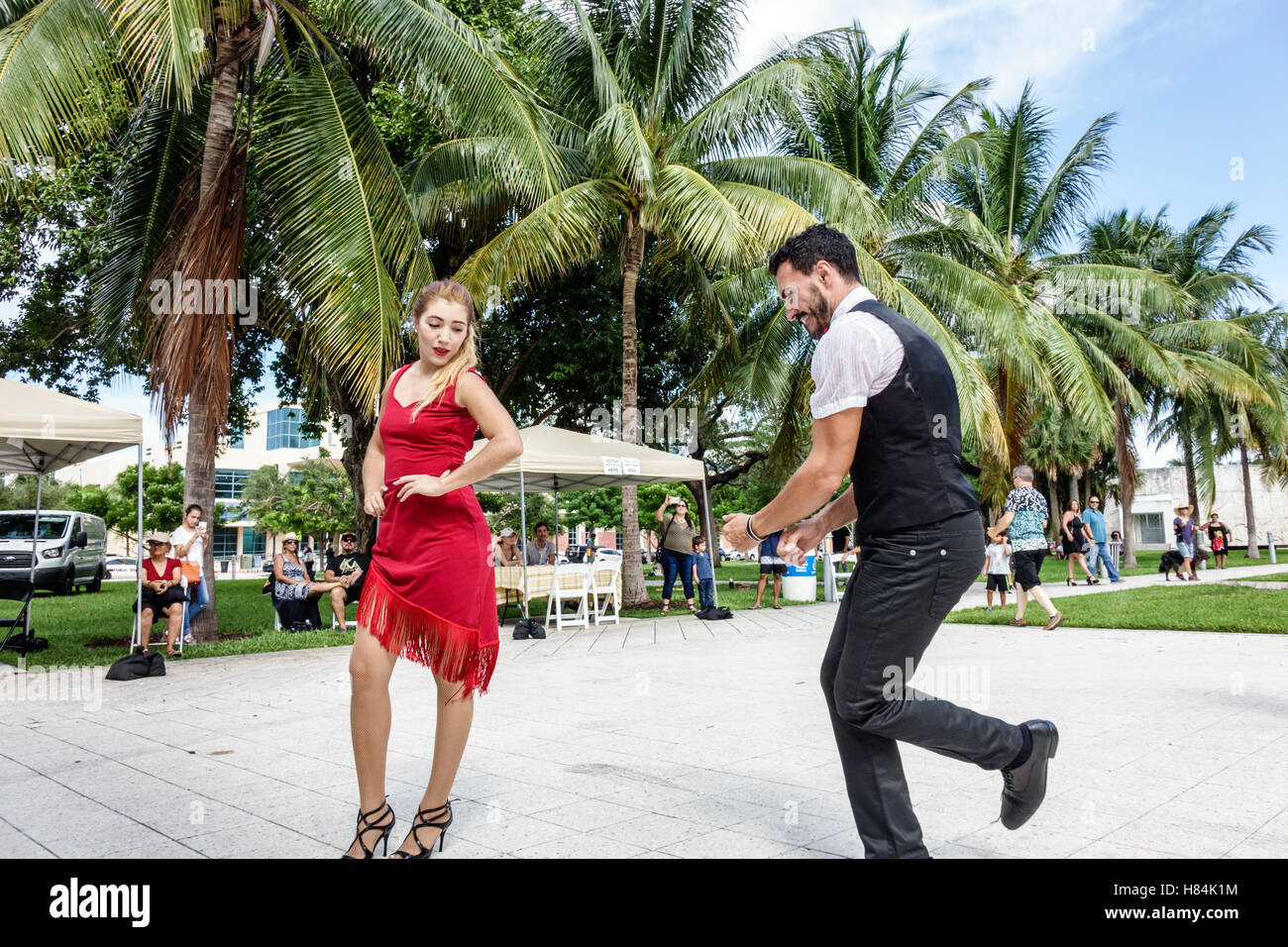 Cuban Male Dancers High Resolution Stock Photography and Images - Alamy