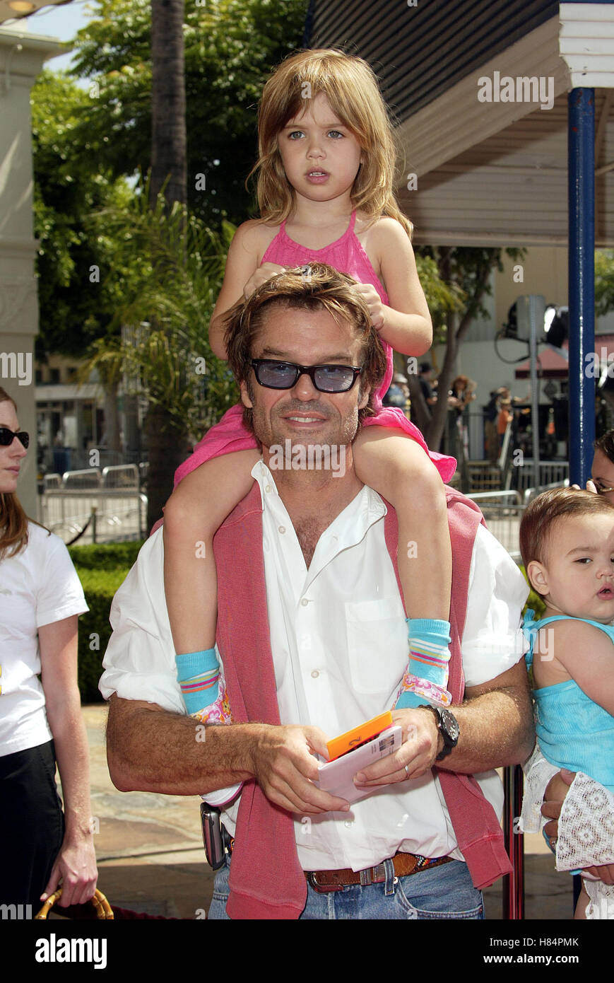 HARRY HAMLIN & DAUGHTER STUART LITTLE 2 FILM PREMIERE WESTWOOD LOS ...