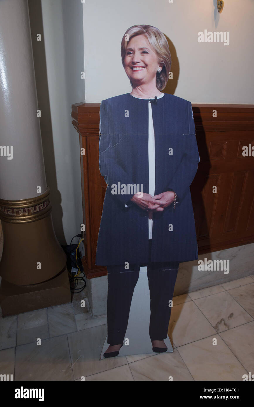 Carboard cutout hi-res stock photography and images - Alamy