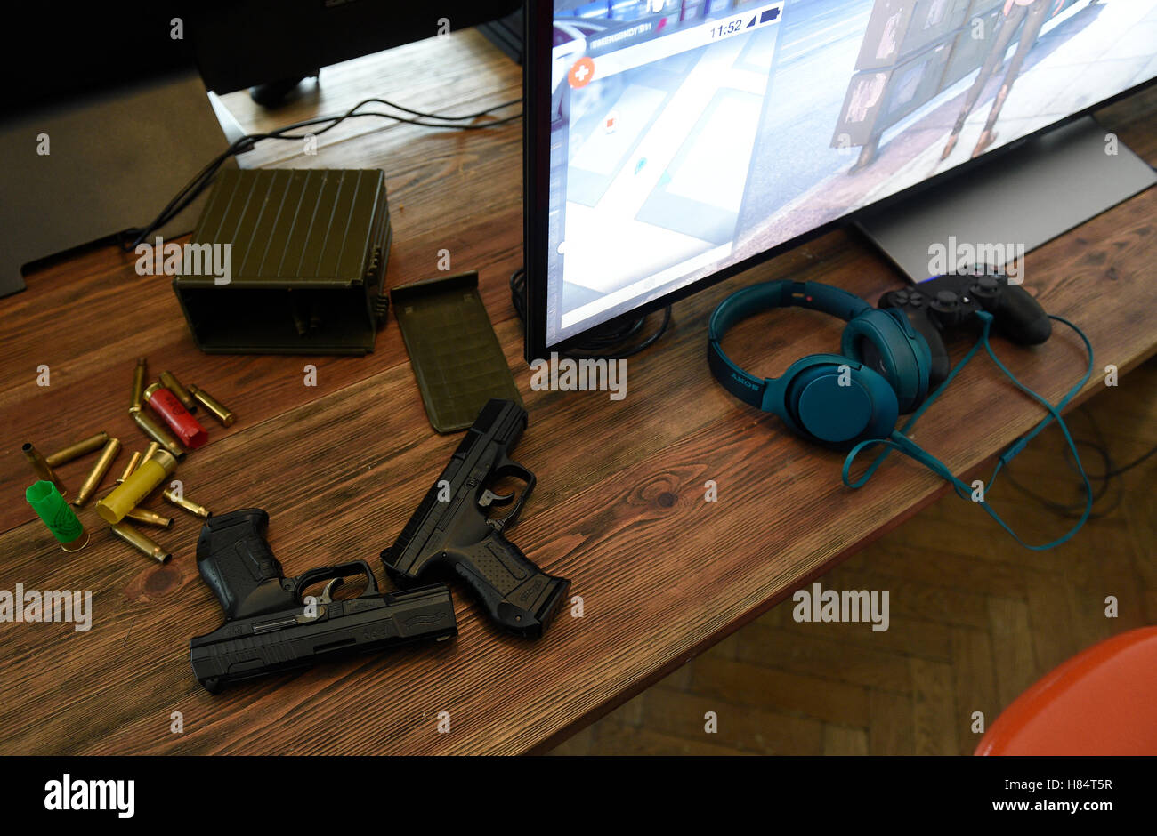 Berlin, Germany. 08th Nov, 2016. Toy guns with corresponding muntion ...