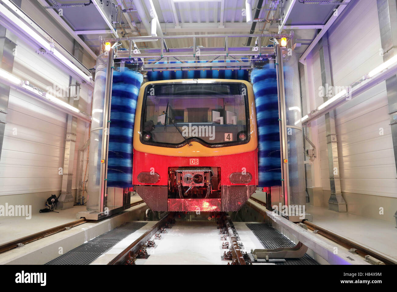 Berlin, Germany. 09th Nov, 2016. An S-Bahn city train is cleaned in the ...