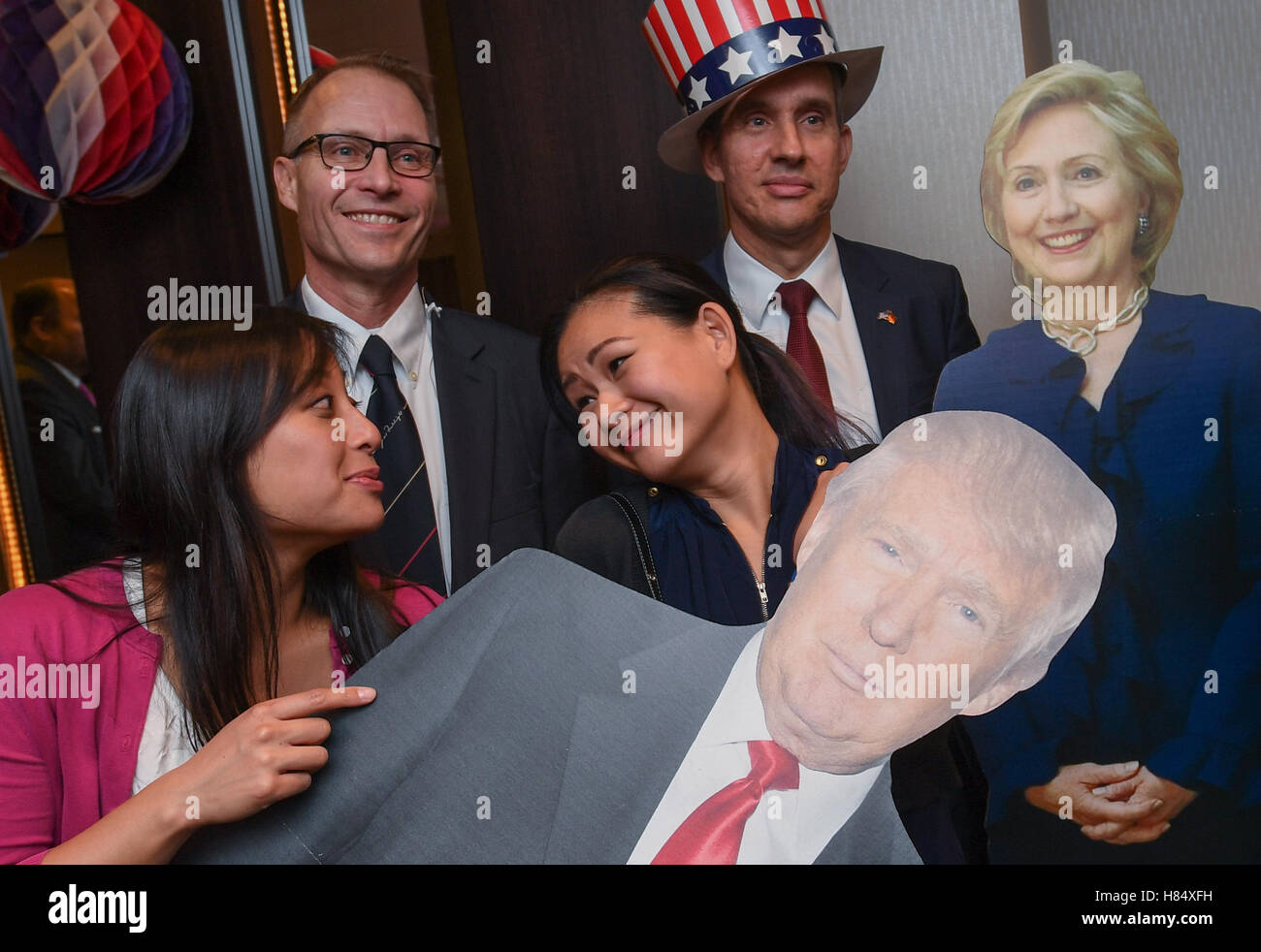 Leipzig, Germany. 8th Nov, 2016. US consul general Scott R. Riedmann (R ...
