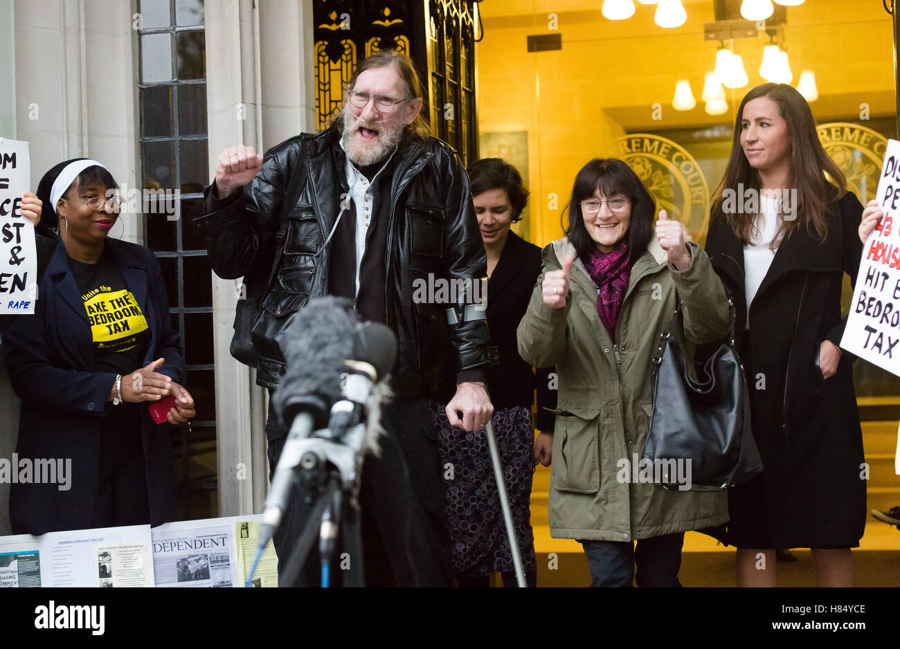London, UK. 09 November 2016. Paul Rutherford and Sue Rutherford ...
