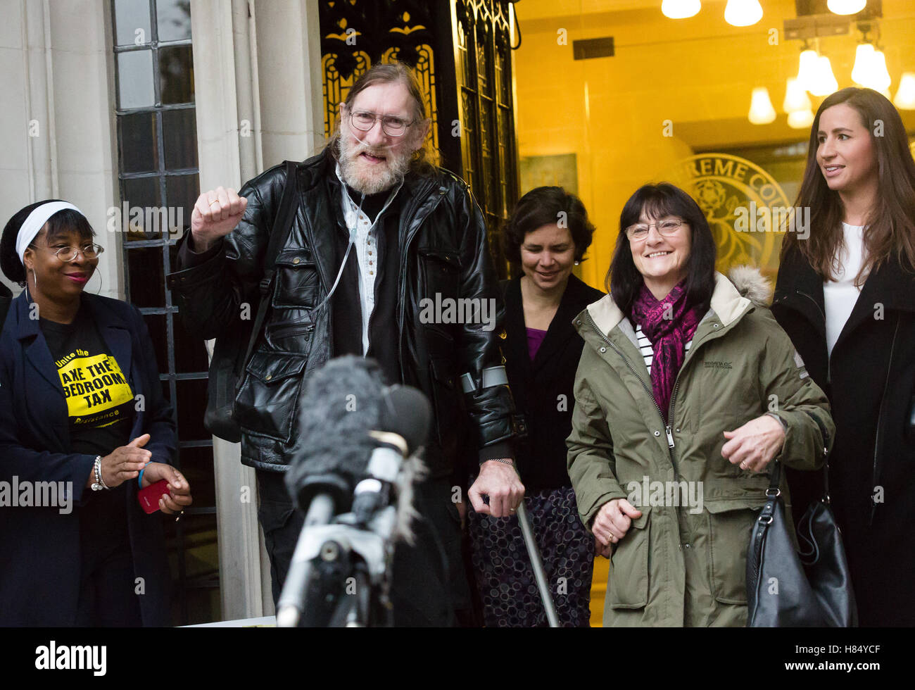 London, UK. 09 November 2016. Paul Rutherford and Sue Rutherford ...