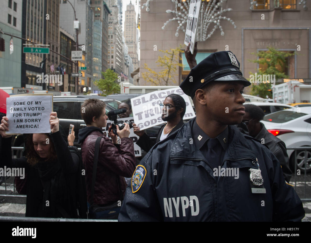 New York, NY, USA. 9th Nov, 2016. An NYPD officer stands near a group ...