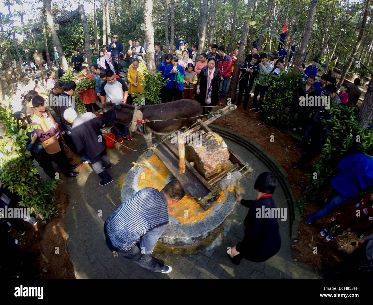 Millstone china hi-res stock photography and images - Alamy