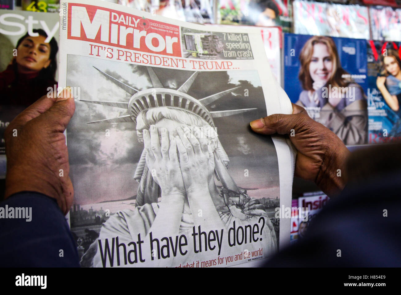 Daily mirror front page hi-res stock photography and images - Alamy