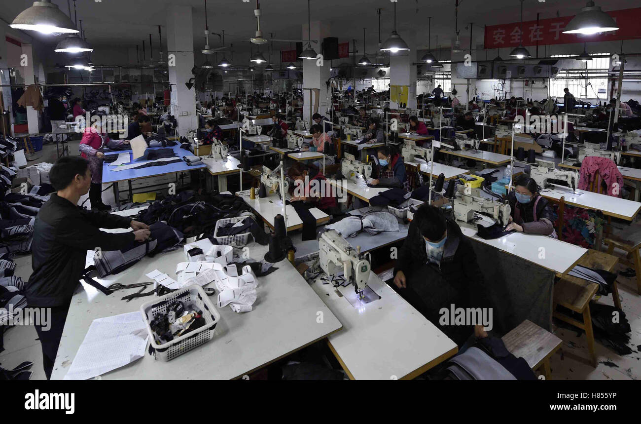 Chengdu, China's Sichuan Province. 9th Nov, 2016. Workers of a clothes ...