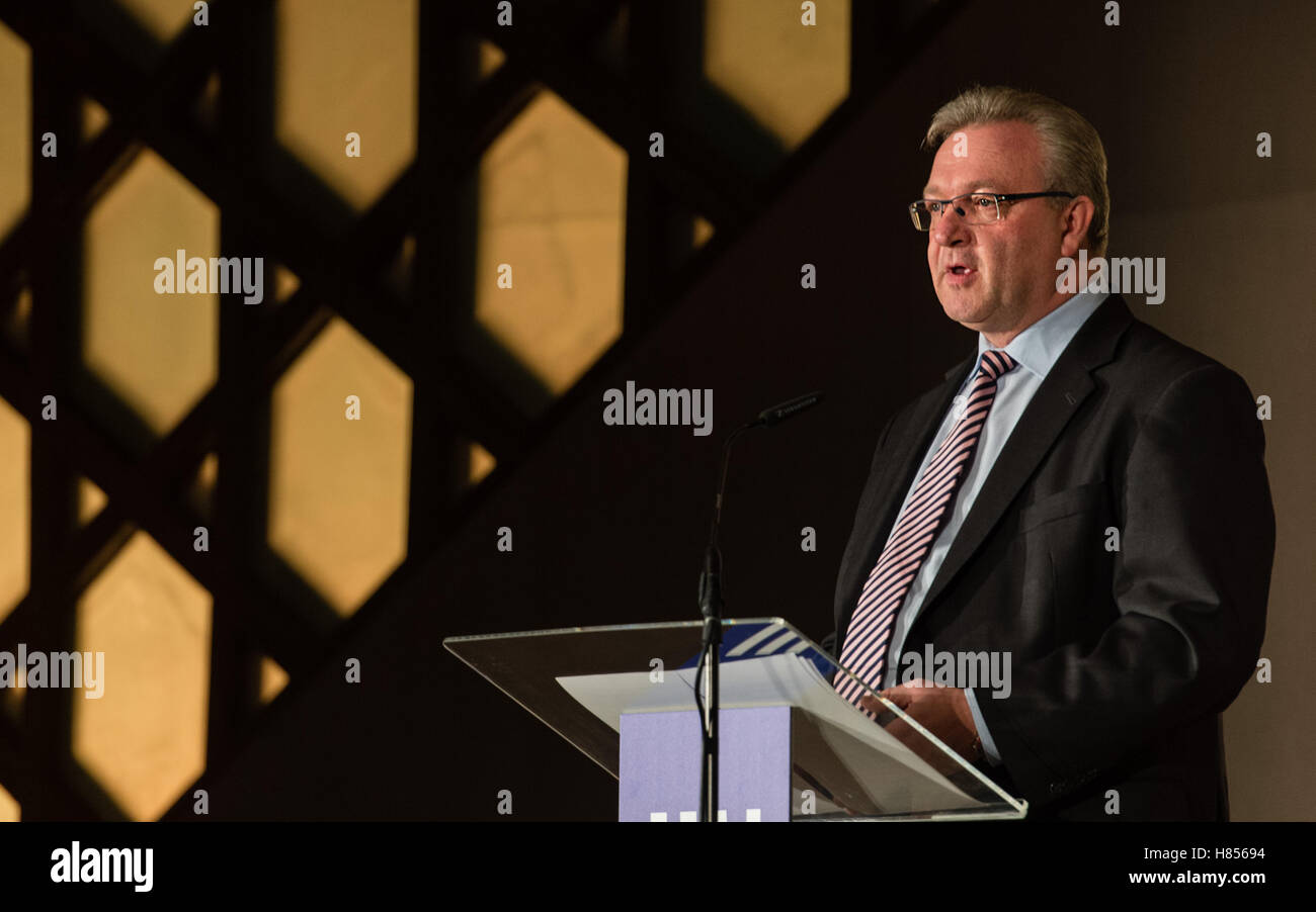 Berlin senator interior frank henkel hi-res stock photography and ...