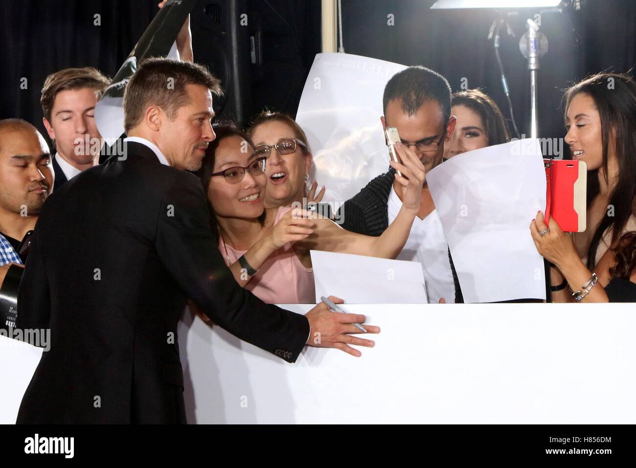Los Angeles, CA, USA. 9th Nov, 2016. Brad Pitt, Fans at arrivals for ...