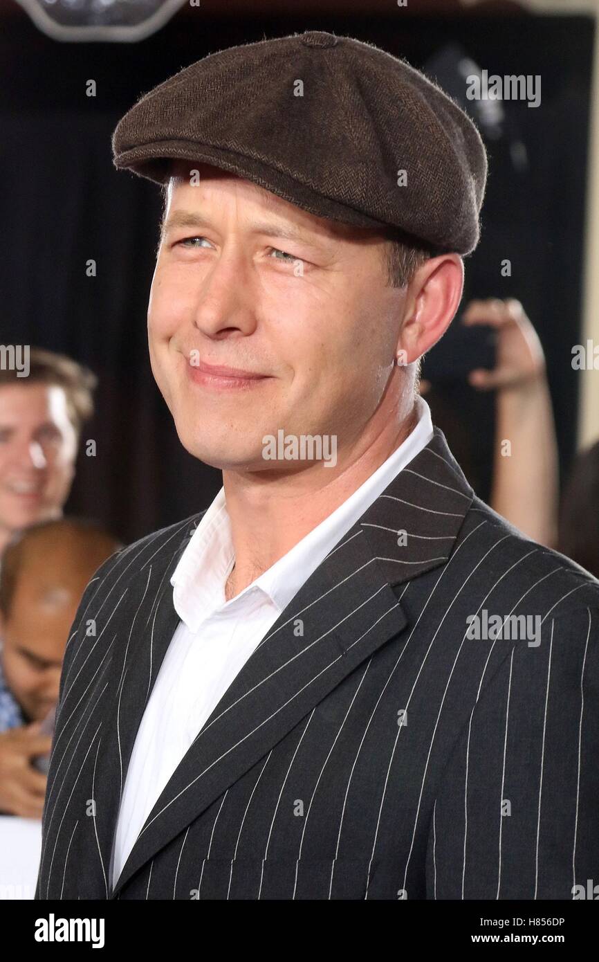 Los Angeles, CA, USA. 9th Nov, 2016. Daniel Betts at arrivals for ...