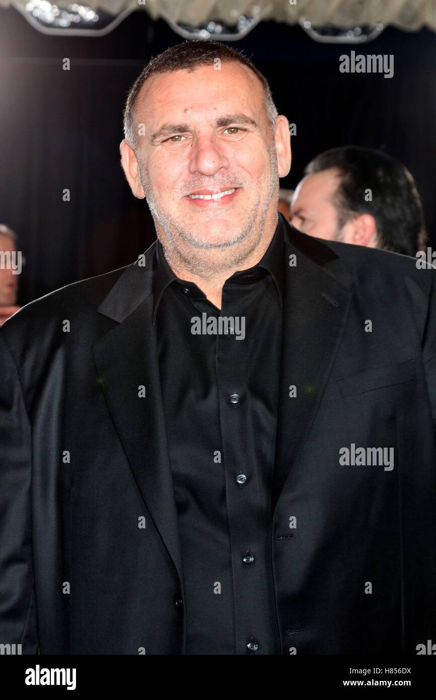 Los Angeles, CA, USA. 9th Nov, 2016. Graham King at arrivals for ALLIED ...
