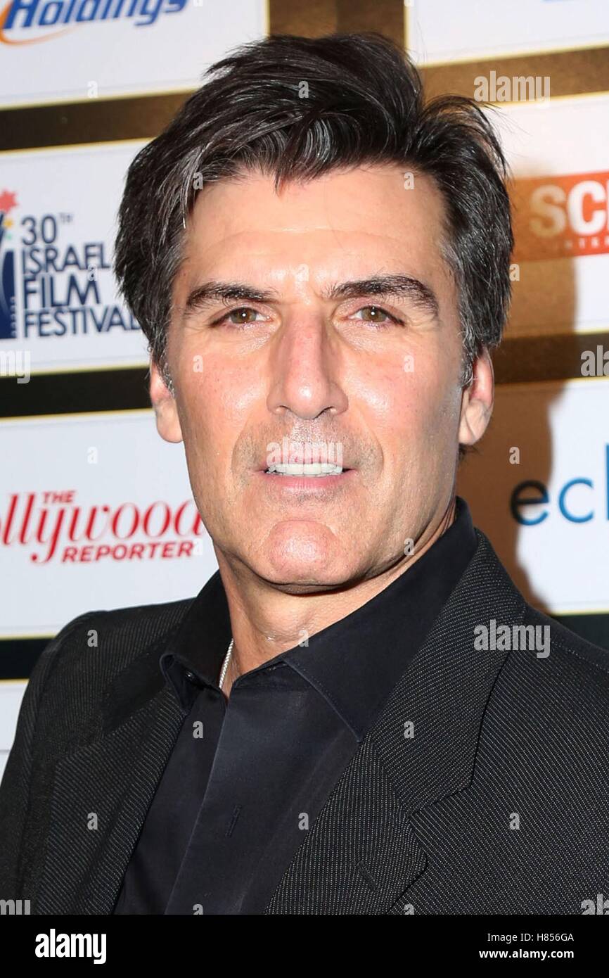 Beverly Hills, CA. 9th Nov, 2016. Vincent Irizarry at arrivals for The ...