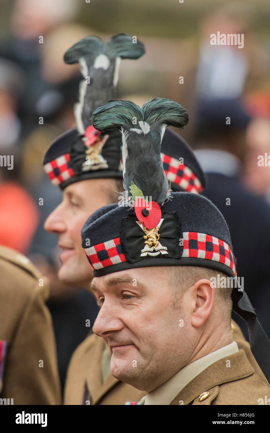 Prince harry wears hi-res stock photography and images - Alamy