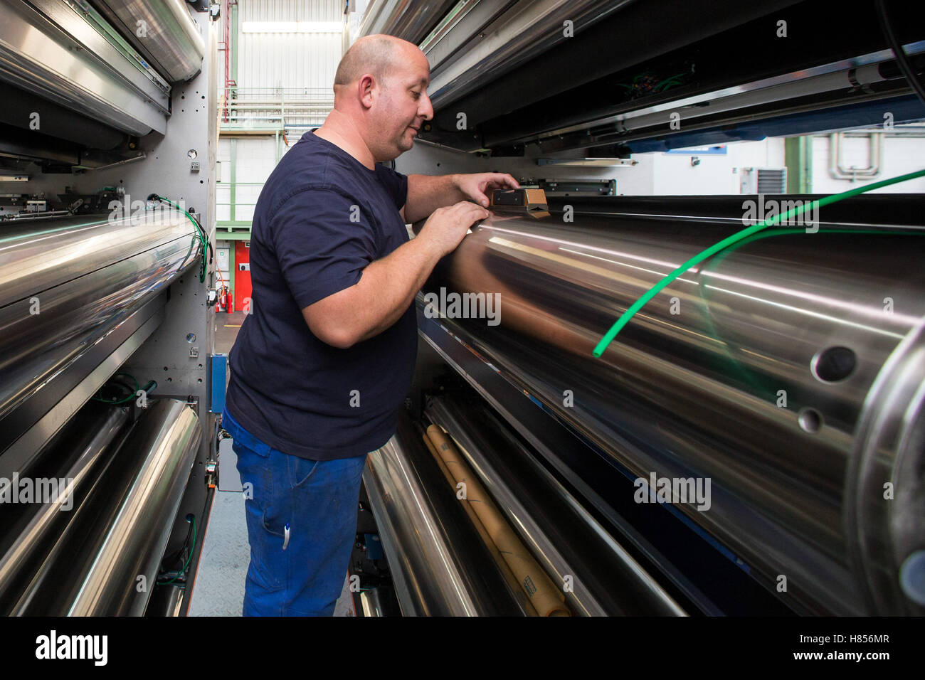 An employee of the printing press manufacturer Koenig & Bauer (KBA) is ...