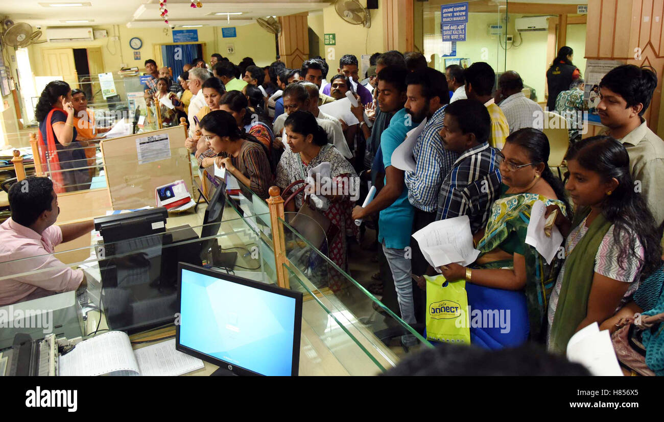 Kochi, Kerala in India. 10th Nov, 2016. People crowd in a bank to ...