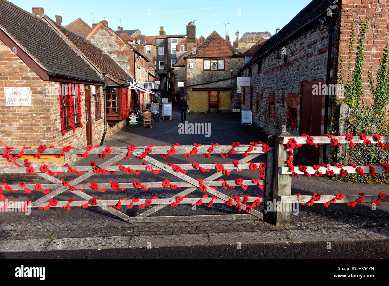 Market place warminster wiltshire hi-res stock photography and images ...